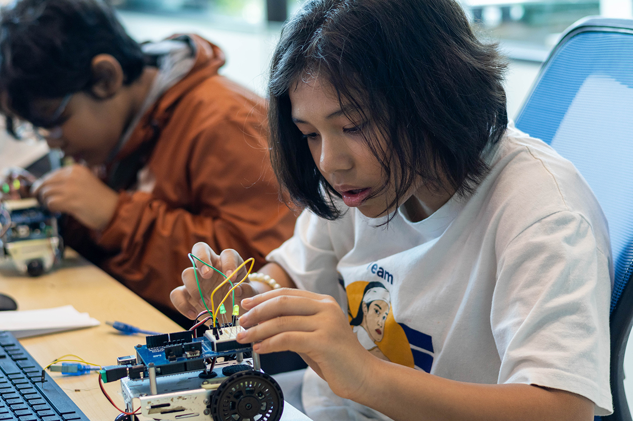 Empowering Young Minds through Technology and Community Engagement | APU