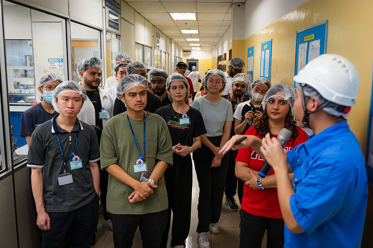 APU Students exploring Innovation at Top Glove | APU