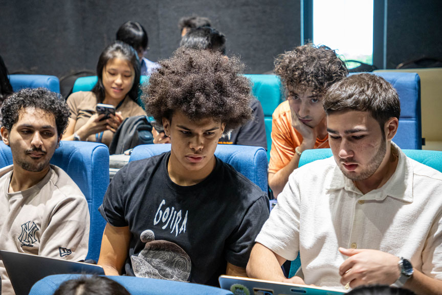 AI vs Human Creativity: Who Wins the Social Media Game? | APU